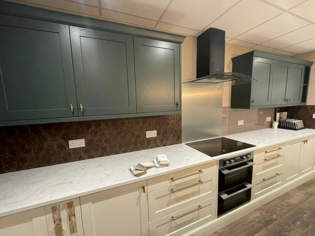 Alloy Heritage Walnut Shell (Splashback) – Llandaff Laminates LTD